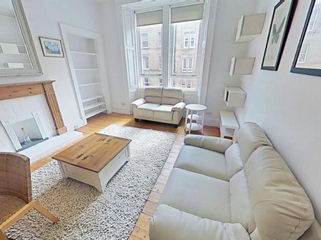 Cathcart Place, Edinburgh, EH11 2 bed flat to rent £1,475 pcm £340 pw