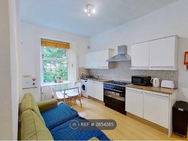 Cathcart Place, Edinburgh EH11, 3 bed flat to rent, £2,050 pcm | PrimeLocation