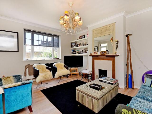 Cathcart Road, Chelsea, London, SW10 3 bed flat to rent £7,583 pcm £1,750 pw