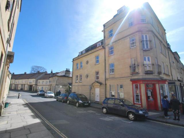 Catharine Place, BATH 2 bed flat to rent £1,650 pcm £381 pw