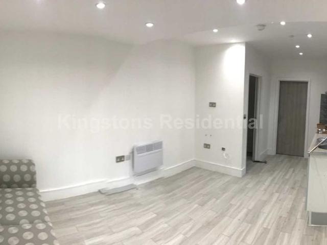 Cardiff, 1 Bedroom Flat at Colum Road, Cathays, Cardiff, CF10 3EE, 1 Bedroom Flat at Colum Road, Cathays, Cardiff, CF10 3EE