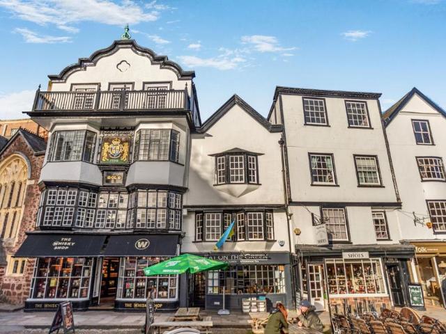 Cathedral Cl, Exeter, EX1 2 bed townhouse to rent £2,950 pcm £681 pw
