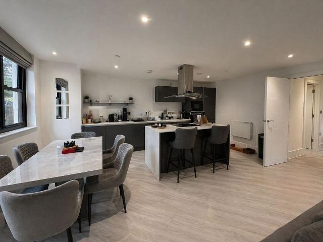 Cathedral Gardens, Cathedral Road, Pontcanna CF11, 3 bed flat to rent, £2,150 pcm | PrimeLocation
