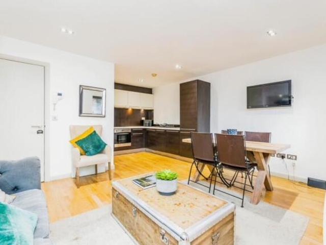 Cathedral Road, CARDIFF 2 bed apartment to rent £1,600 pcm £369 pw