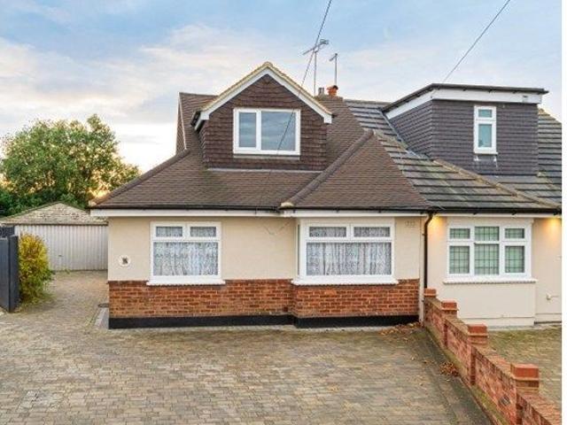 Catherine Close, Brentwood CM15, 3 bed bungalow to rent, £1,995 pcm | PrimeLocation