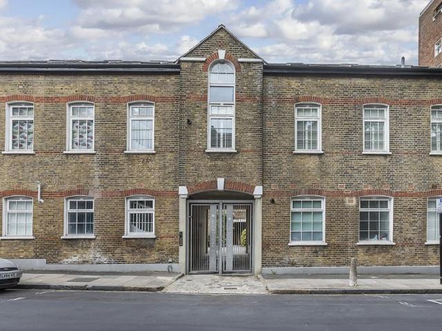 Catherine Grove, SE10 3 bed apartment to rent £3,000 pcm £692 pw