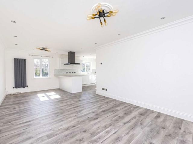 Catherine Drive, TW9, London