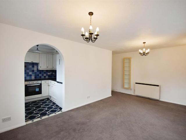 Catherine House, Isleworth TW7, 2 bed flat to rent, £2,000 pcm | PrimeLocation