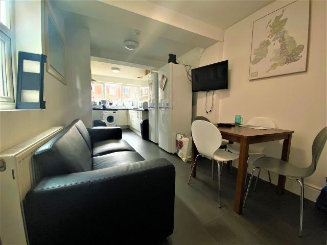 Catherine Street, Readng RG30, Room to rent, £595 pcm | PrimeLocation