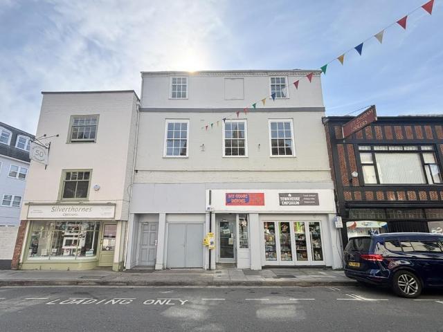 Catherine Street, Salisbury. 1 bed apartment to rent £1,000 pcm £231 pw
