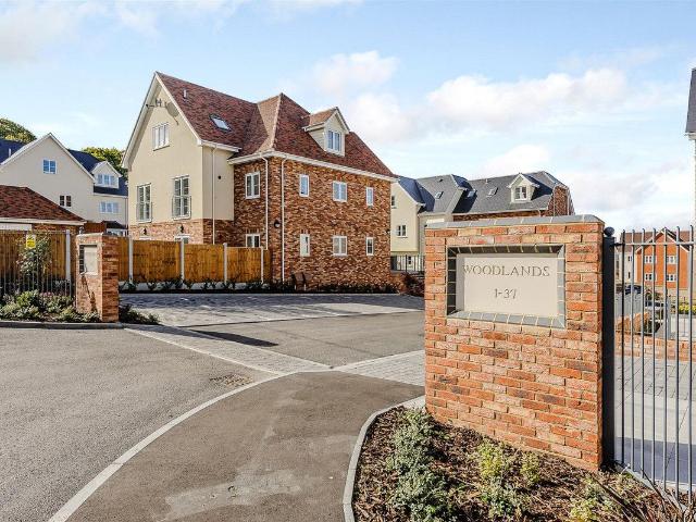 Catherine Road, Benfleet SS7, 2 bed flat to rent, £1,300 pcm | PrimeLocation
