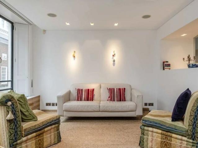 Catherine Wheel Yard, Mayfair, SW1A