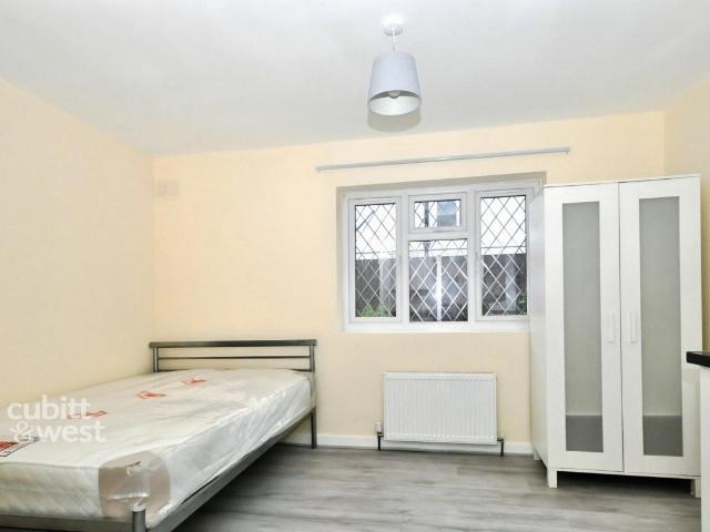 Cator Crescent, New Addington CR0, Room to rent, £950 pcm | PrimeLocation