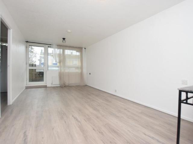 Cator Street London SE15 1 bed flat to rent £1,650 pcm £381 pw
