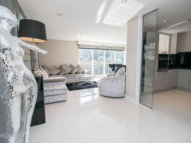 Catrine House, Victoria Wharf. 3 bed apartment to rent £1,750 pcm £404 pw