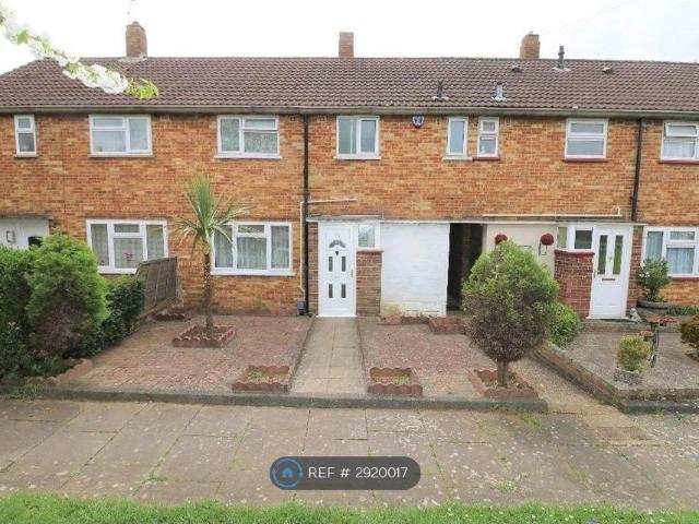 Catsbrook Road, Luton LU3, 3 bed terraced house to rent, £1,730 pcm | PrimeLocation