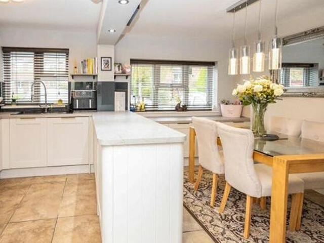 Catshill, Stourbridge Road, Bromsgrove, 3 Bedroom Semi detached