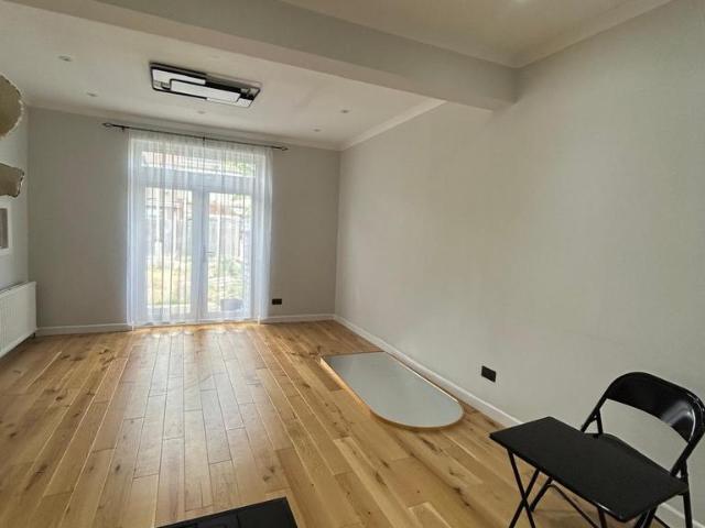 Caulfield Road, LONDON, E6 3 bed terraced house to rent £2,400 pcm £554 pw