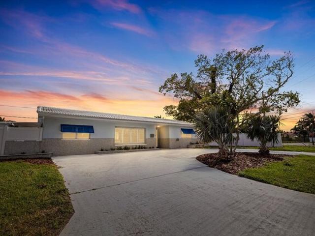 Causeway Blvd N, Saint Petersburg, Home For Sale