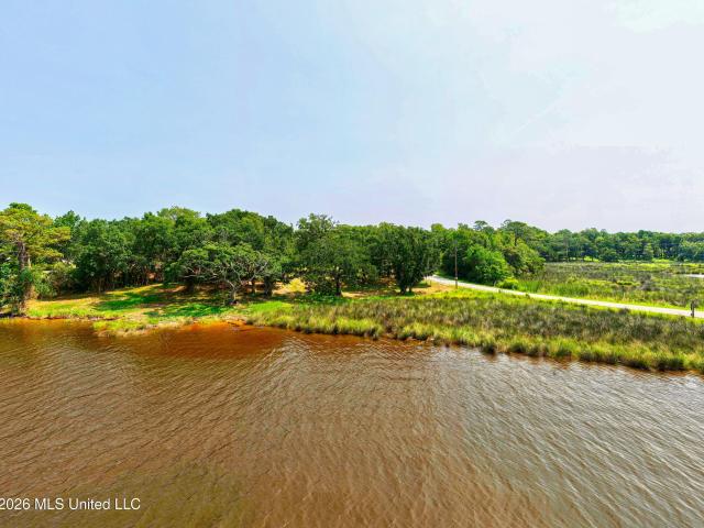 Causeway Drive, Biloxi, MS 39532