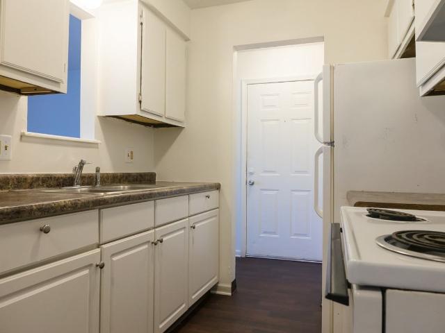 Cavanaugh Flatz 1 Bedroom Apartment for Rent at 911 W Cavanaugh Rd, Lansing, MI 48910 Old Everett