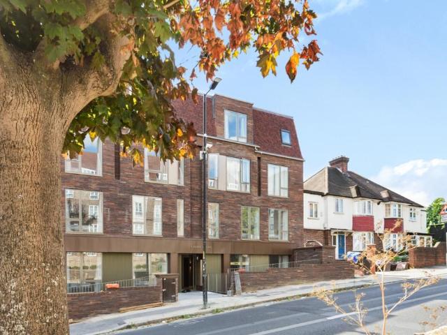 Cavell Court, 3 Dog Kennel Hill. 2 bed flat to rent £3,000 pcm £692 pw