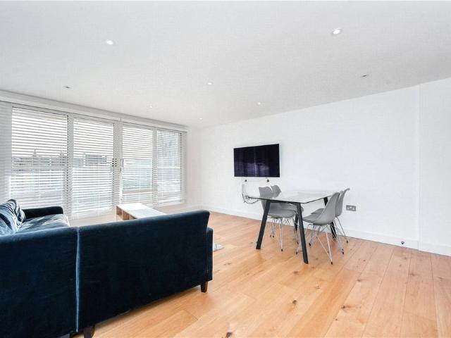 Cavell Street, London, E1 2 bed apartment to rent £3,200 pcm £738 pw