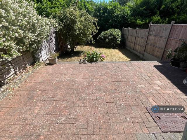 Cavendish Close, Amersham, HP6 3 bed terraced house to rent £2,300 pcm £531 pw