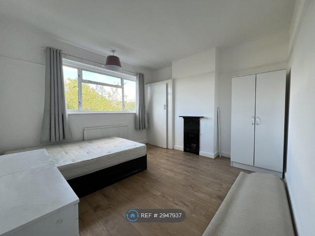 Cavendish Avenue, New Malden KT3, Room to rent, £820 pcm | PrimeLocation