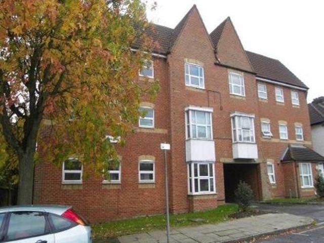 Cavendish Avenue, Harrow HA1 2 bed flat to rent £1,800 pcm £415 pw
