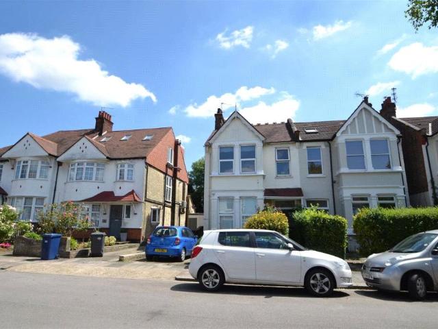 Cavendish Avenue, London, N3 2 bed flat to rent £2,350 pcm £542 pw