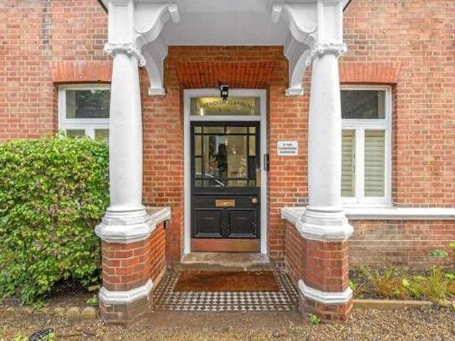Cavendish Gardens, Trouville Road, 3 Bedroom Flat