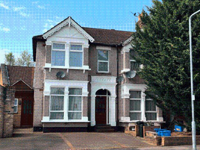 Cavendish Gardens, Cranbrook, Ilford IG1, 1 bed flat to rent, £1,500 pcm | PrimeLocation