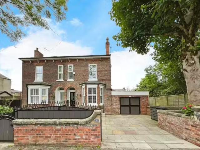 Cavendish Grove, Monton, M30 4 bed semi detached house for sal.