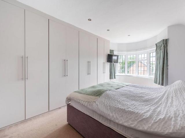Cavendish Drive, Edgware, Edgware, HA8 5 bed detached house to rent £4,750 pcm £1,096 pw