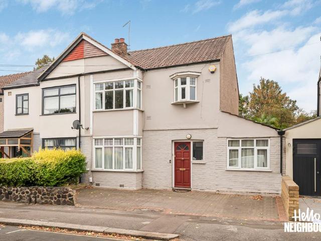 Cavendish Drive, London, E11 3 bed semi detached house to rent £2,750 pcm £635 pw