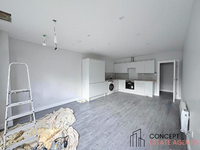 Cavendish House, Cavendish Avenue. 1 bed apartment to rent £1,700 pcm £392 pw