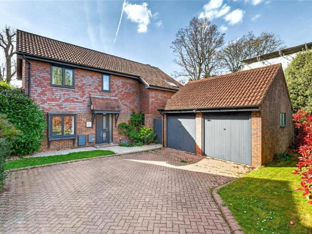 Cavendish Meads, Sunninghill, Ascot. 4 bed detached house to rent £4,750 pcm £1,096 pw