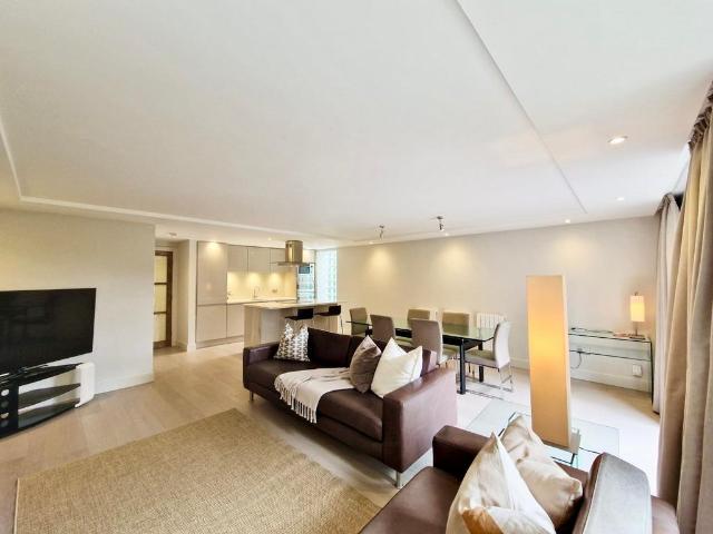 Cavendish Place, Cavendish Crescent. 2 bed apartment to rent £1,975 pcm £456 pw