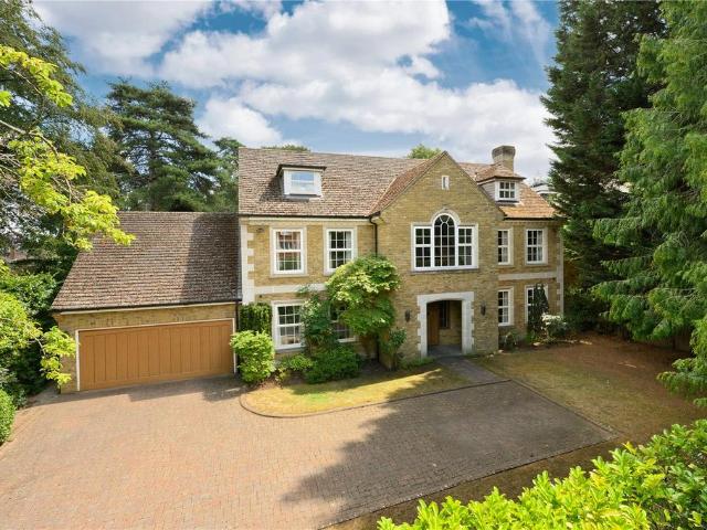 Cavendish Road, Weybridge, Surrey, KT13 6 bed detached house to rent £8,950 pcm £2,065 pw