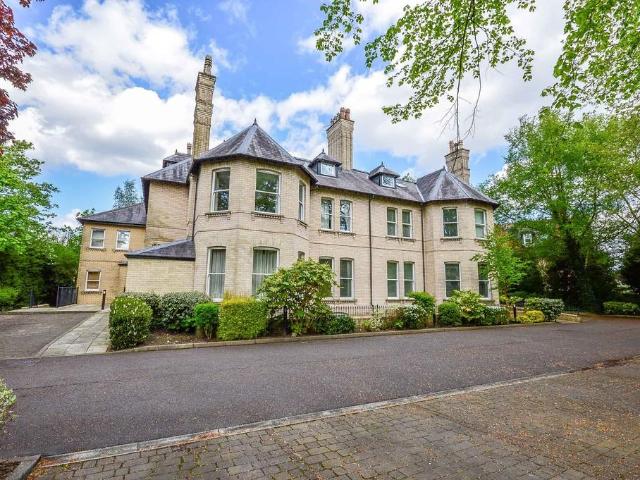 Cavendish Road, Bowdon 2 bed apartment to rent £1,600 pcm £369 pw
