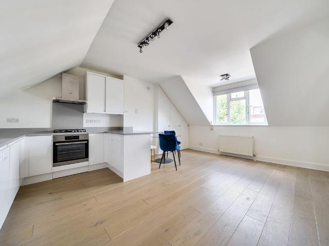 Cavendish Road, Brondesbury, London NW6, 2 bed flat to rent, £2,000 pcm | PrimeLocation