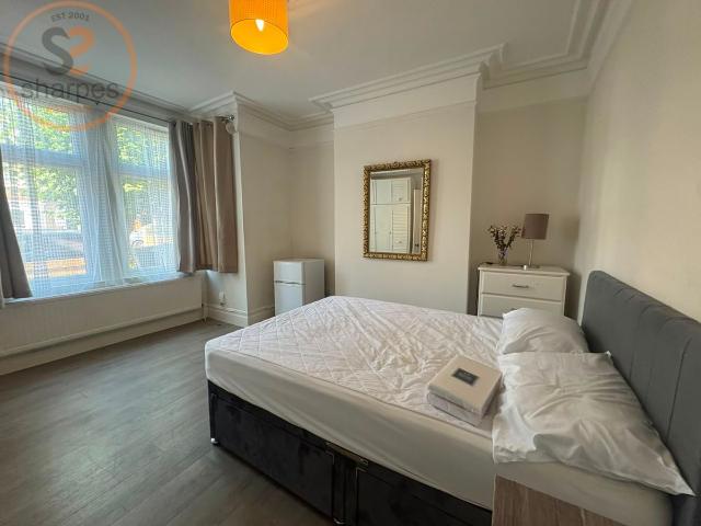 Cavendish Road, Colliers Wood, London SW19, 1 bed property to rent, £900 pcm | PrimeLocation