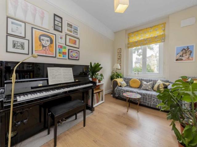 Cavendish Road, Harringay 1 bed flat to rent £1,700 pcm £392 pw
