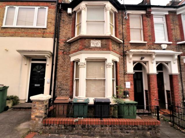Cavendish Road, Highams Park, E4 1 bed flat to rent £1,600 pcm £369 pw