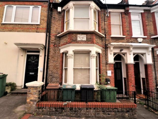 Cavendish Road, Highams Park E4, 1 bed flat to rent, £1,500 pcm | PrimeLocation