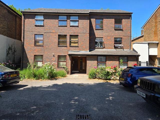 Cavendish Road, Kilburn 1 bed flat to rent £1,850 pcm £427 pw