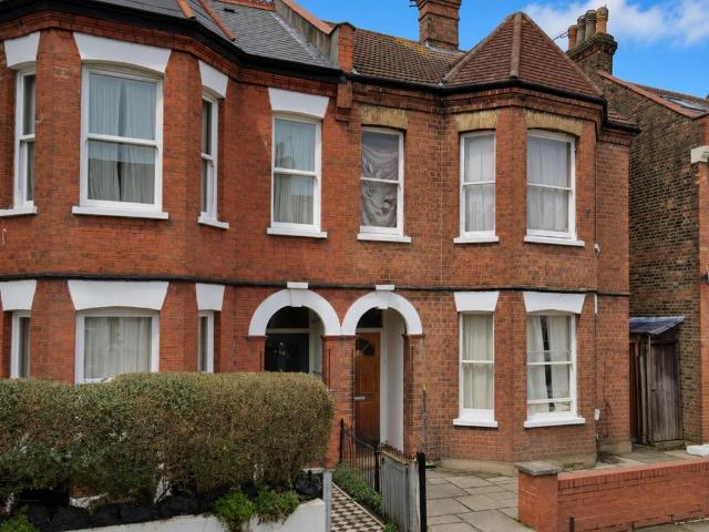 Cavendish Road, London 4 bed flat to rent £3,000 pcm £692 pw