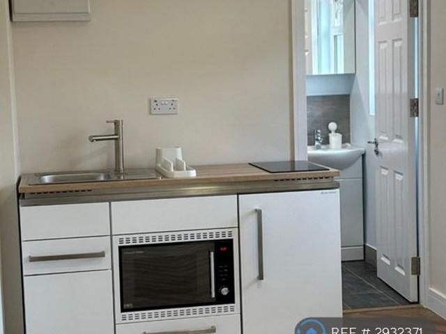 Cavendish Road, London, N18 Studio to rent £1,150 pcm £265 pw