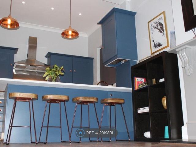 Cavendish Road, London SW12, 2 bed flat to rent, £3,300 pcm | PrimeLocation